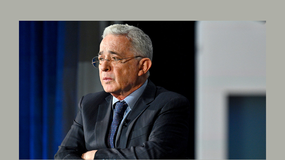 Álvaro Uribe Vélez – COLAREBO